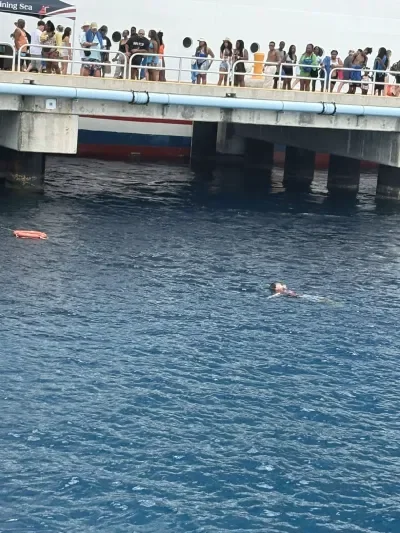 Cruise passenger goes viral after jumping off pier in Mexico and ...